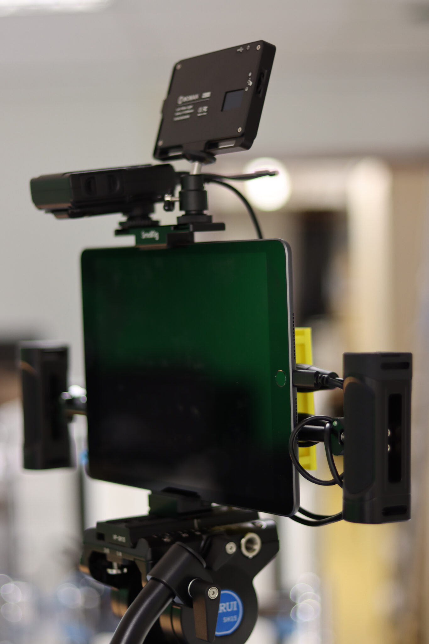 SmallRig Tablet Mount mit Doppelgriff – Medienzentrum des Landkreises ...
